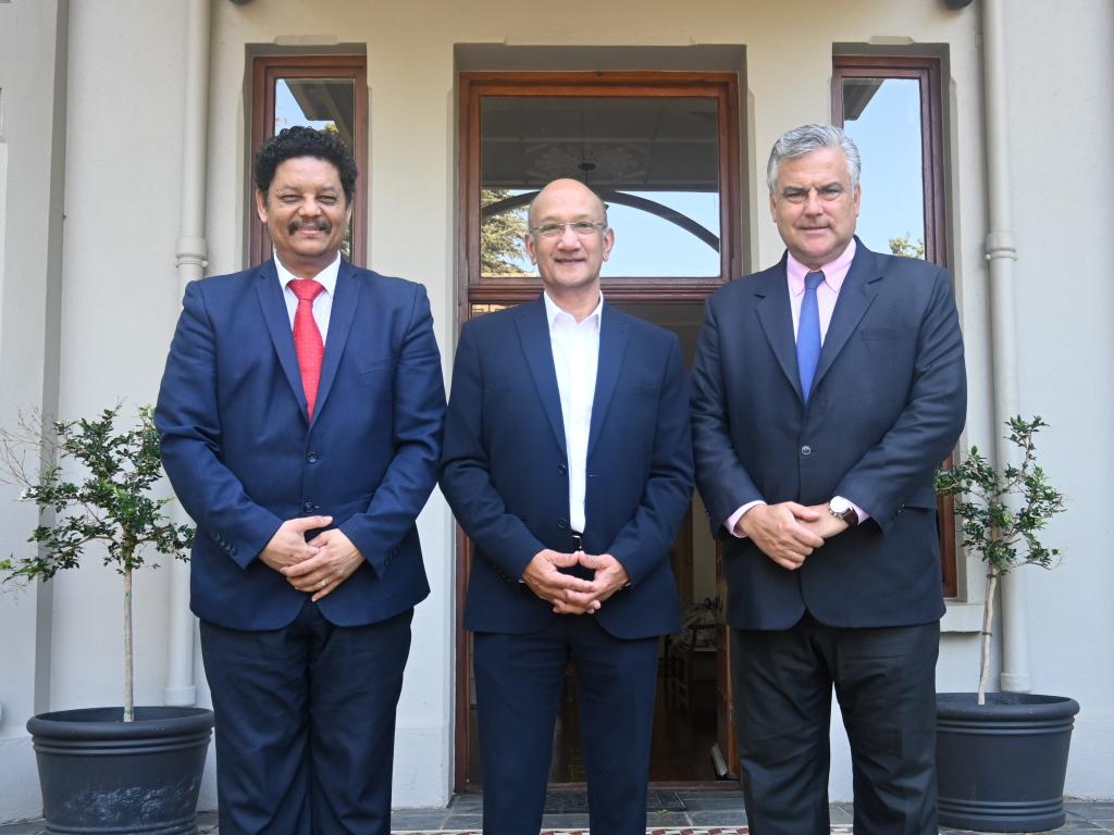 UCT Vice-Chancellor meets with the Consul General of Spain in Cape Town ...